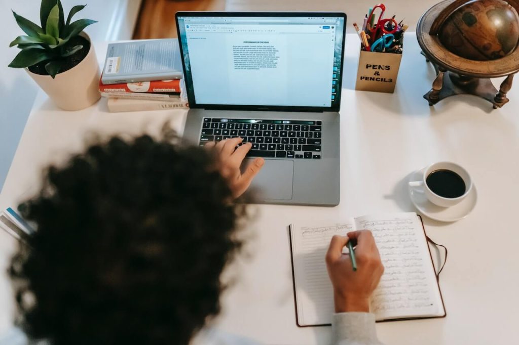What Is A Ghostwriter Definition And A To Z Guide RankUpper